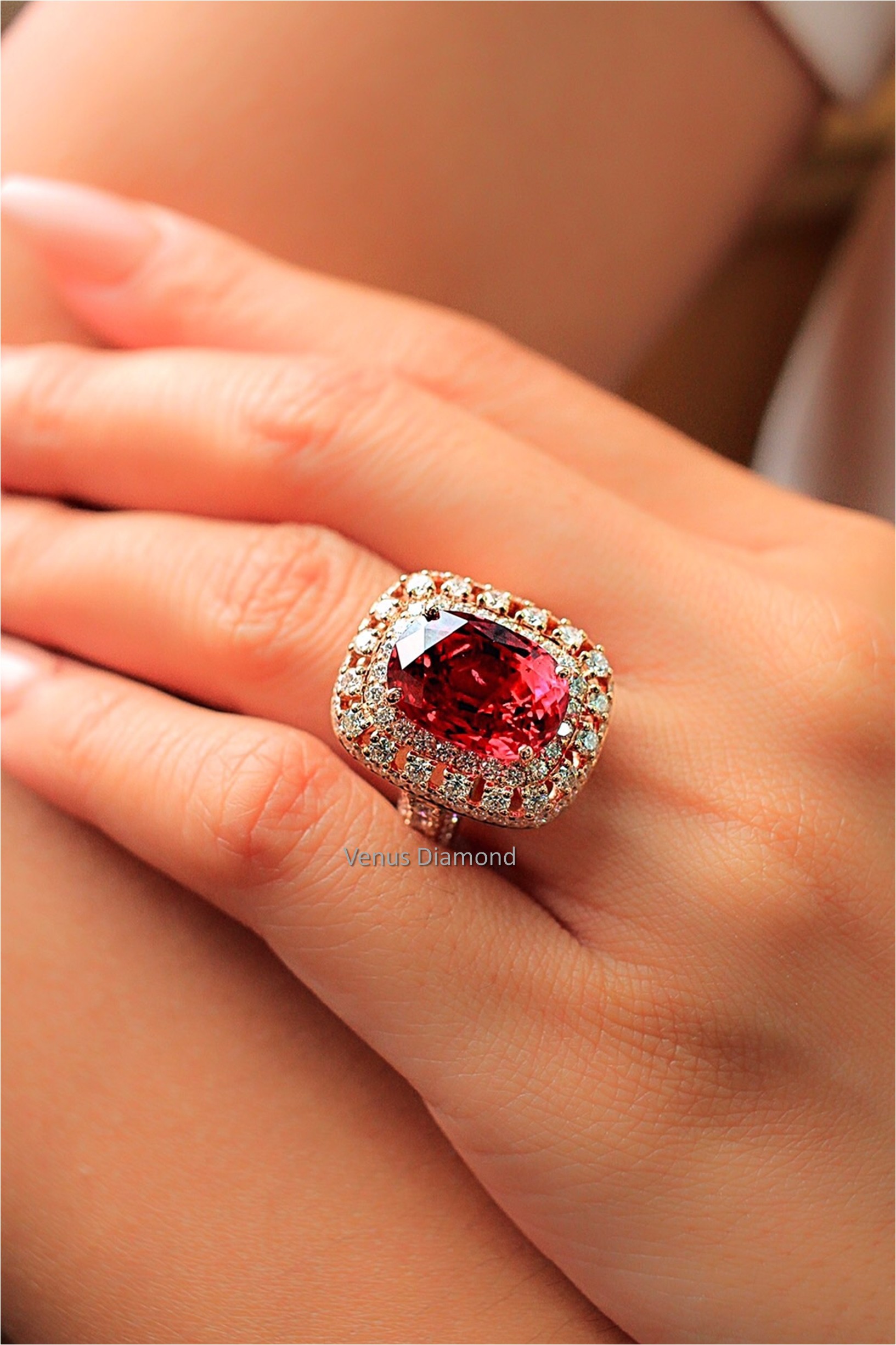 แหวน Ruby 8.09 ct Natural Ruby vivid red Siam Thailand GRS