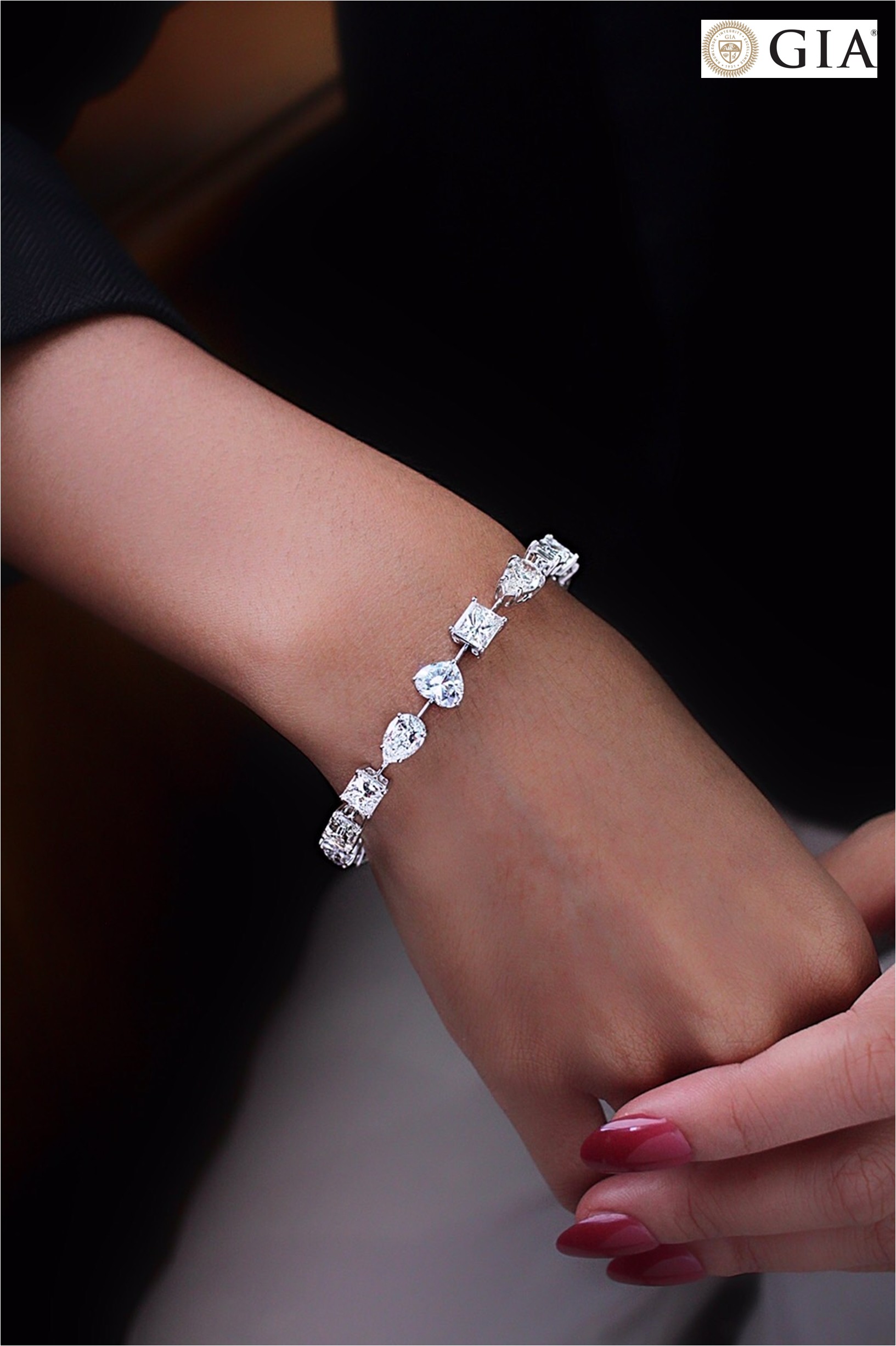 สร้อยข้อมือเพชร Fancy 17 pcs 17.26 ct ใบเซอร์ HRD-GIA - Venus Diamond ...