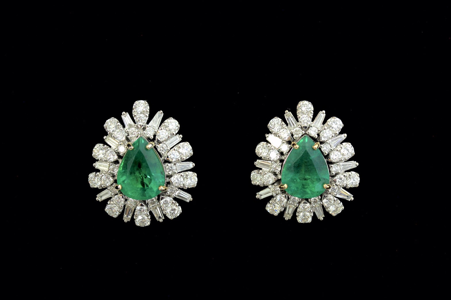 ต่างหู มรกต 2 pcs 4.13ct