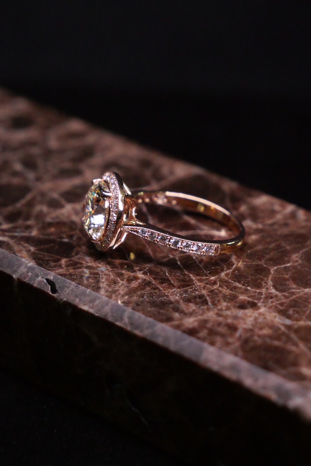 แหวนเพชร Round 2.14 ct สี J ความสะอาด VS1 ใบเซอร์ HKD - Venus Diamond ...