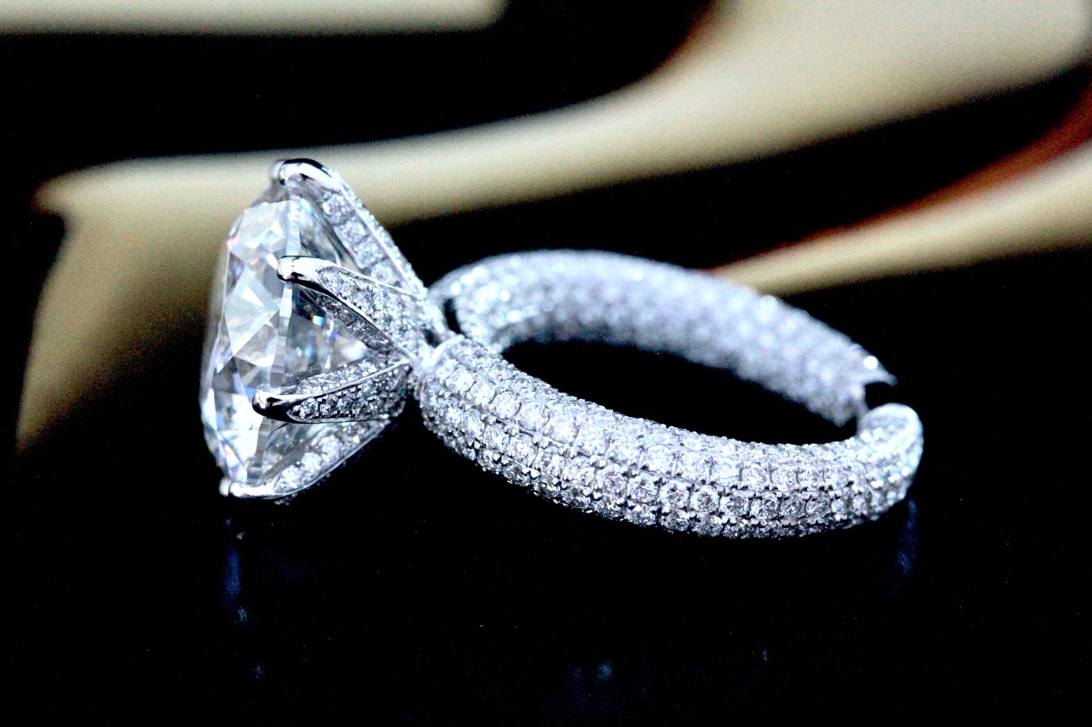 แหวนเพชร Round 10.19 กะรัต สี G ความสะอาด Loupe clean 3Excellent nil HRD