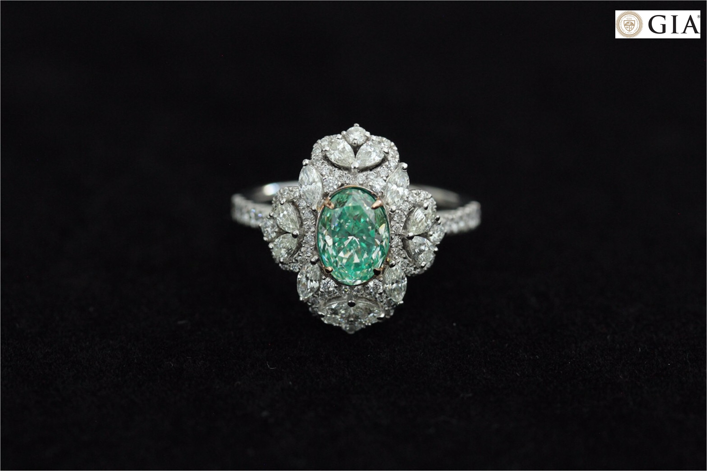 แหวนเพชร Oval 1.20 ct สี Light Green-Yellow ใบเซอร์ GIA - Venus Diamond ...