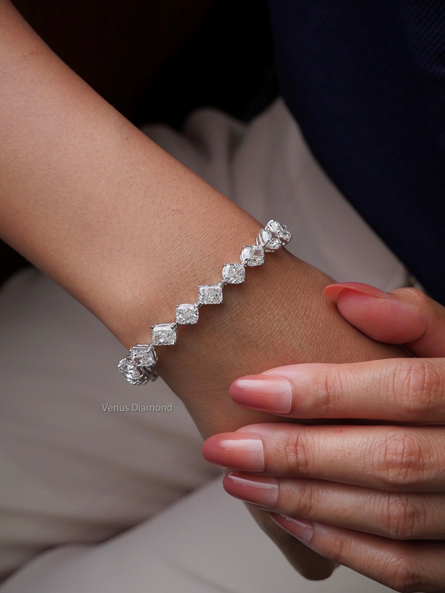 สร้อยข้อมือเพชร Fancy 22 pcs 22.21 ct สี I J ใบเซอร์ IGI GIA